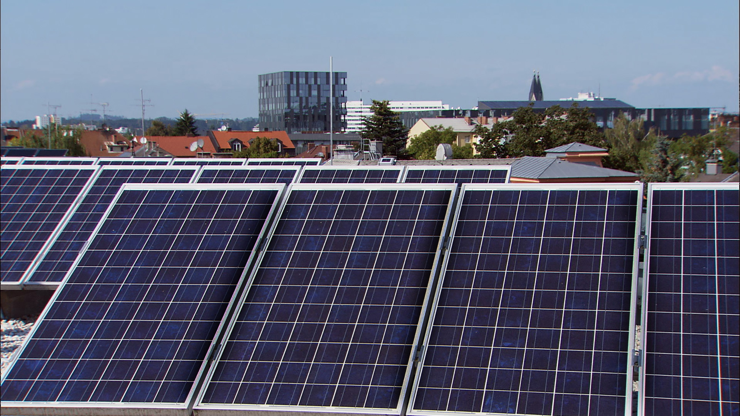 Photovoltaik-Offensive: Anlage auf Garagendach im ZBG - Stadt Wels ...